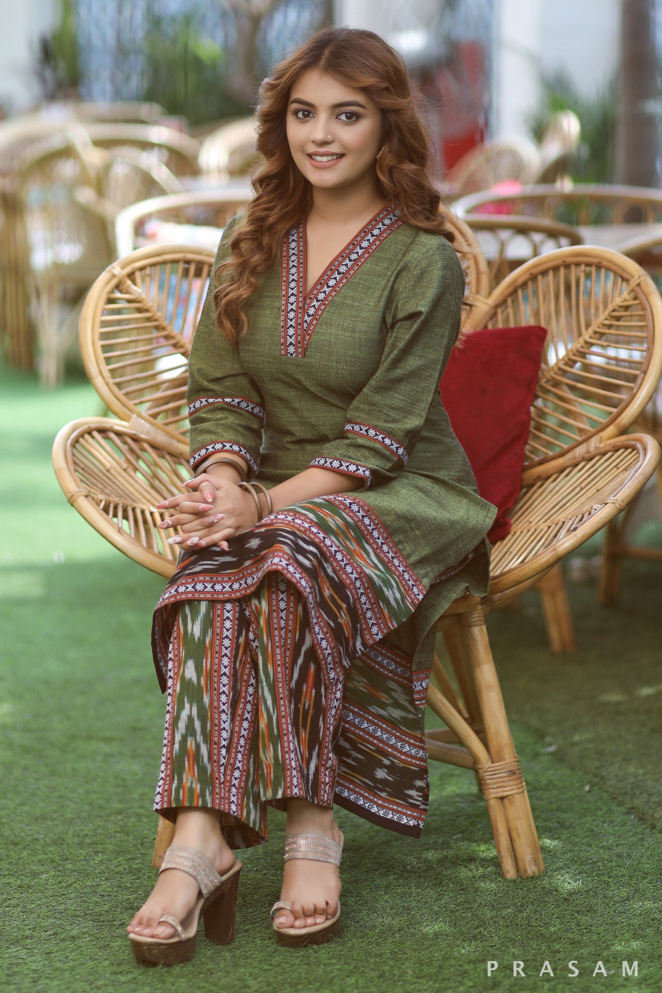 Mehandi Green Handloom Cotton With Ikat Borders